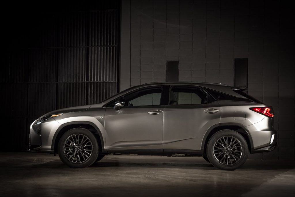 Lexus lança RX 350 com preços começando em R$ 352.950